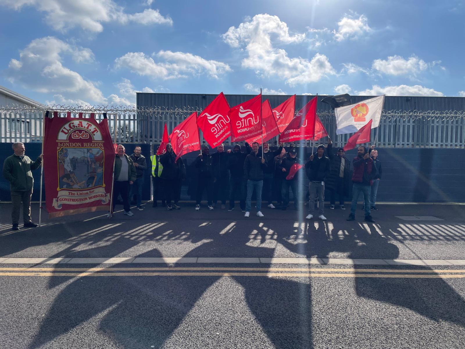 Housing repair workers in Haringey walk out on strike – again ...